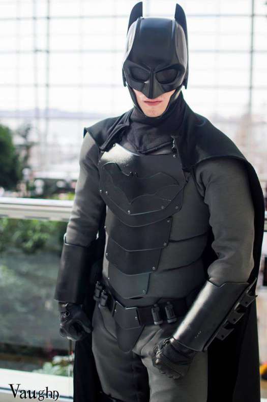 Un estudiante de diseño hace un traje de Batman funcional