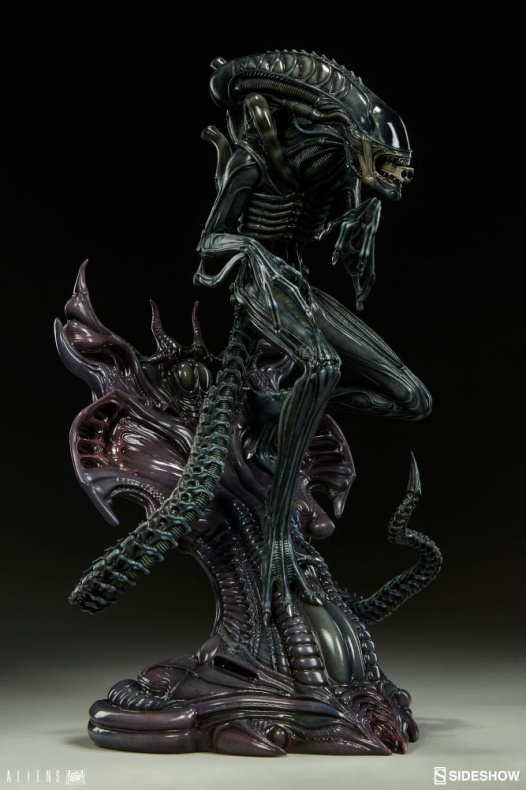 Sideshow presenta una estatua del Alien Warrior | cosasdesuperheroes