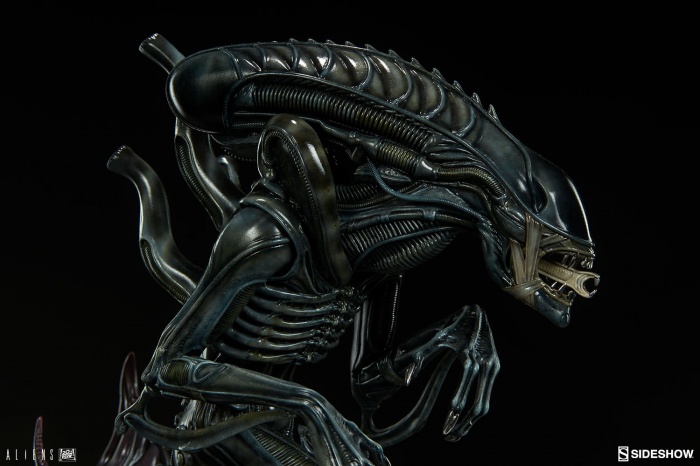 Sideshow presenta una estatua del Alien Warrior | cosasdesuperheroes