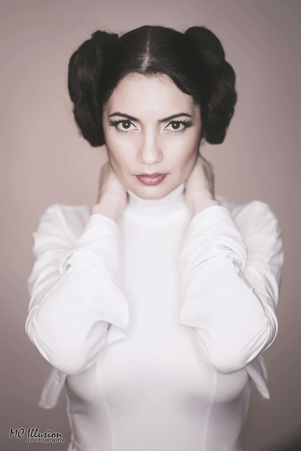 Un cosplay de la princesa Leia como nunca antes lo habías visto