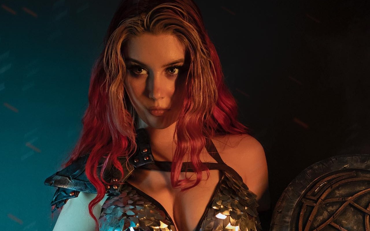 No nos esperábamos un cosplay de Red Sonja, de la cosplayer Angie Arrow, tan sensual y ...