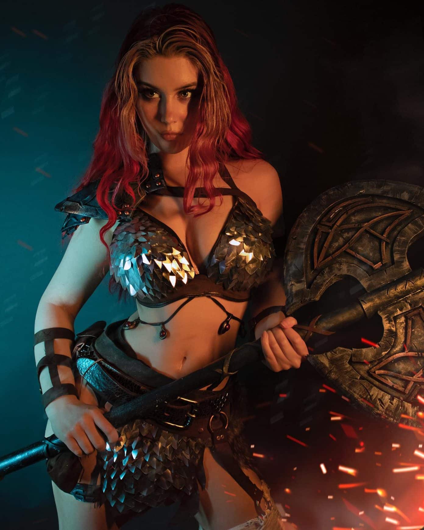 No nos esperábamos un cosplay de Red Sonja, de la cosplayer Angie Arrow, tan sensual y ...