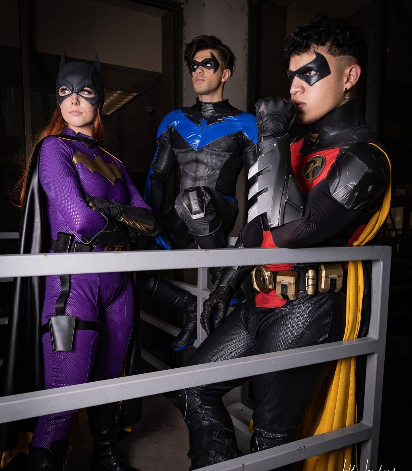 Esto es un cosplay de Gotham Knights y Batgirl, y lo demás son ...