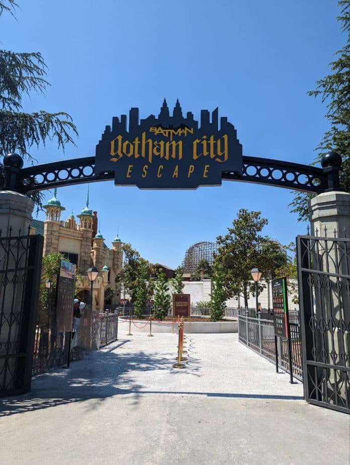 LCDE visita el Parque Warner y prueba su nueva atracción, Batman Gotham ...